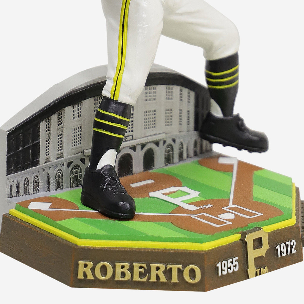 Roberto Clemente Pittsburgh Pirates Retired Pro Gate Series Bobblehead FOCO