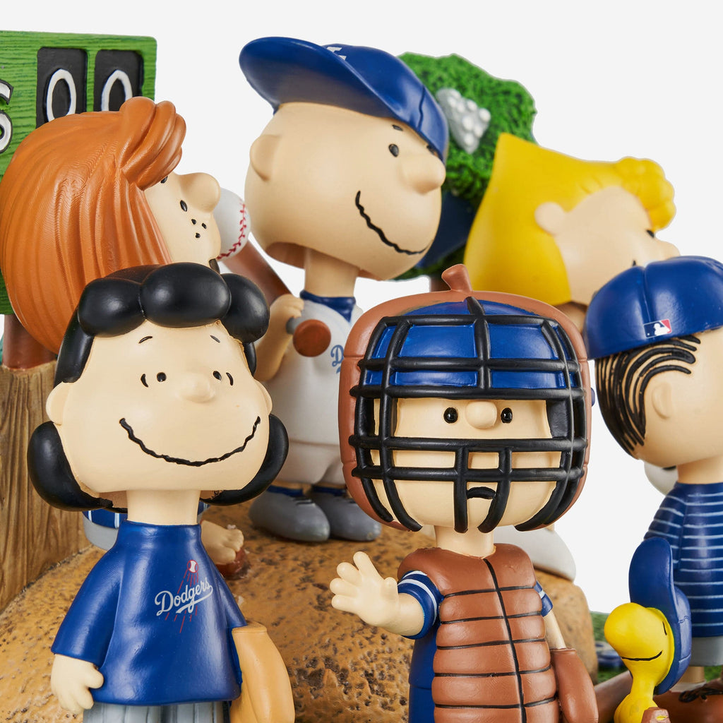 Los Angeles Dodgers Peanuts Gang Baseball Field Mini Bobblehead Scene FOCO