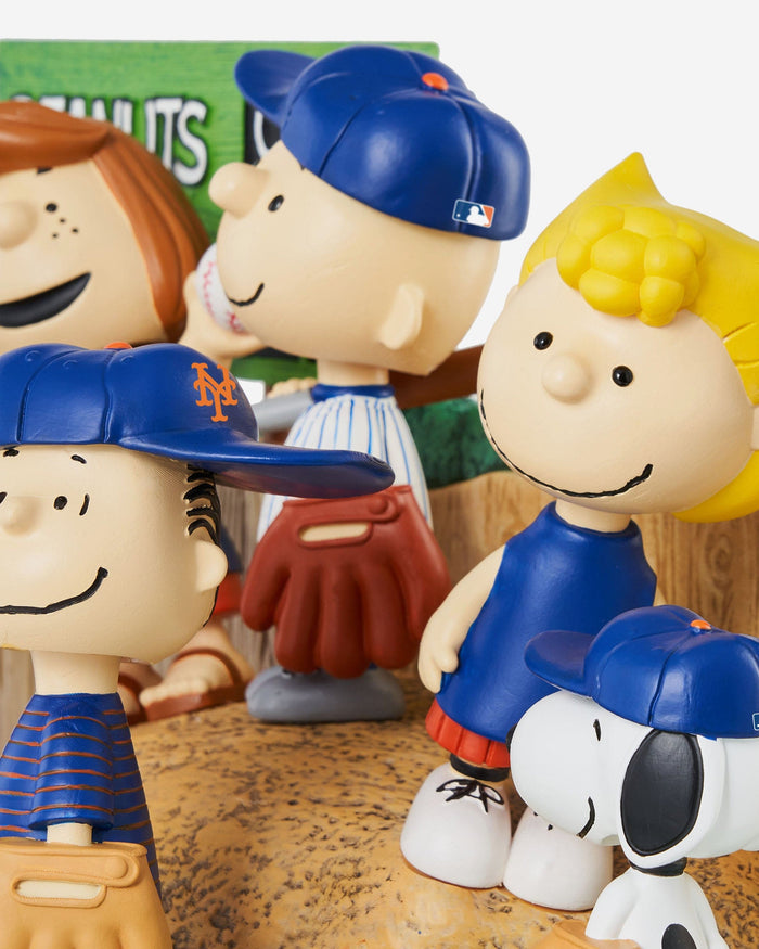 New York Mets Peanuts Gang Baseball Field Mini Bobblehead Scene FOCO