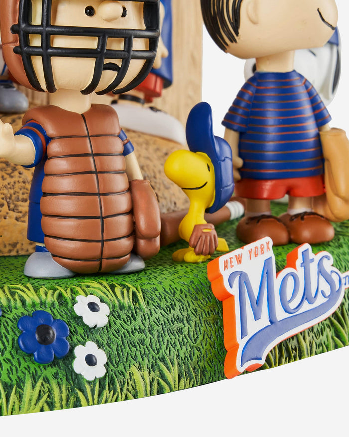 New York Mets Peanuts Gang Baseball Field Mini Bobblehead Scene FOCO