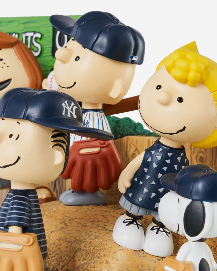 New York Yankees Peanuts Gang Baseball Field Mini Bobblehead Scene FOCO