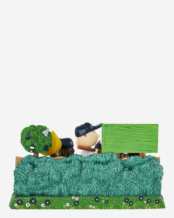 New York Yankees Peanuts Gang Baseball Field Mini Bobblehead Scene FOCO
