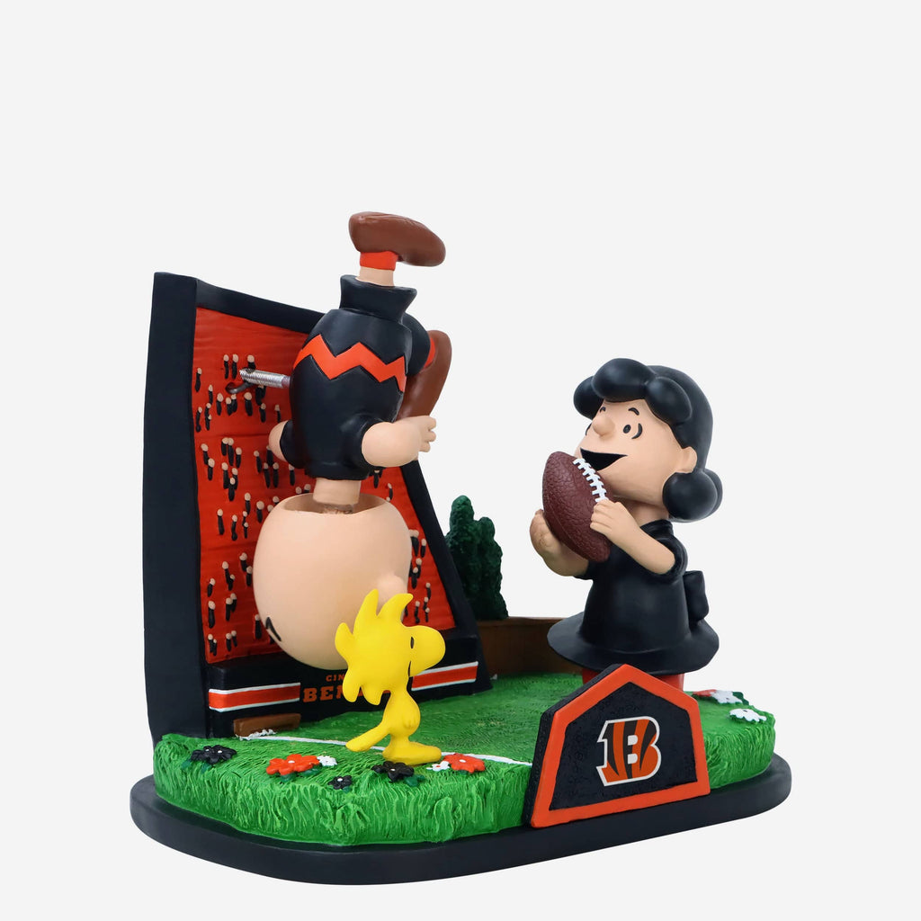 Cincinnati Bengals Peanuts Football Kickoff Mini Bobblehead Scene FOCO