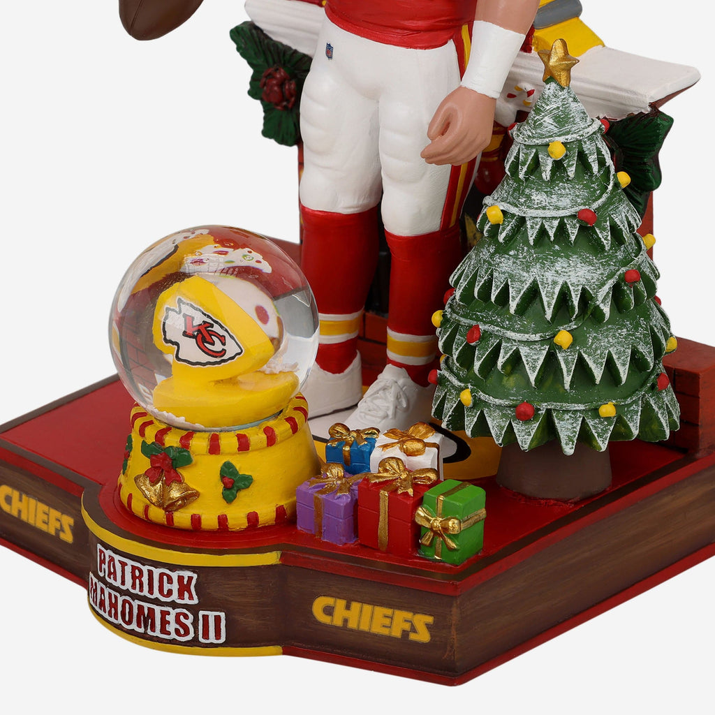 Patrick Mahomes Kansas City Chiefs Holiday Snowglobe Bobblehead FOCO