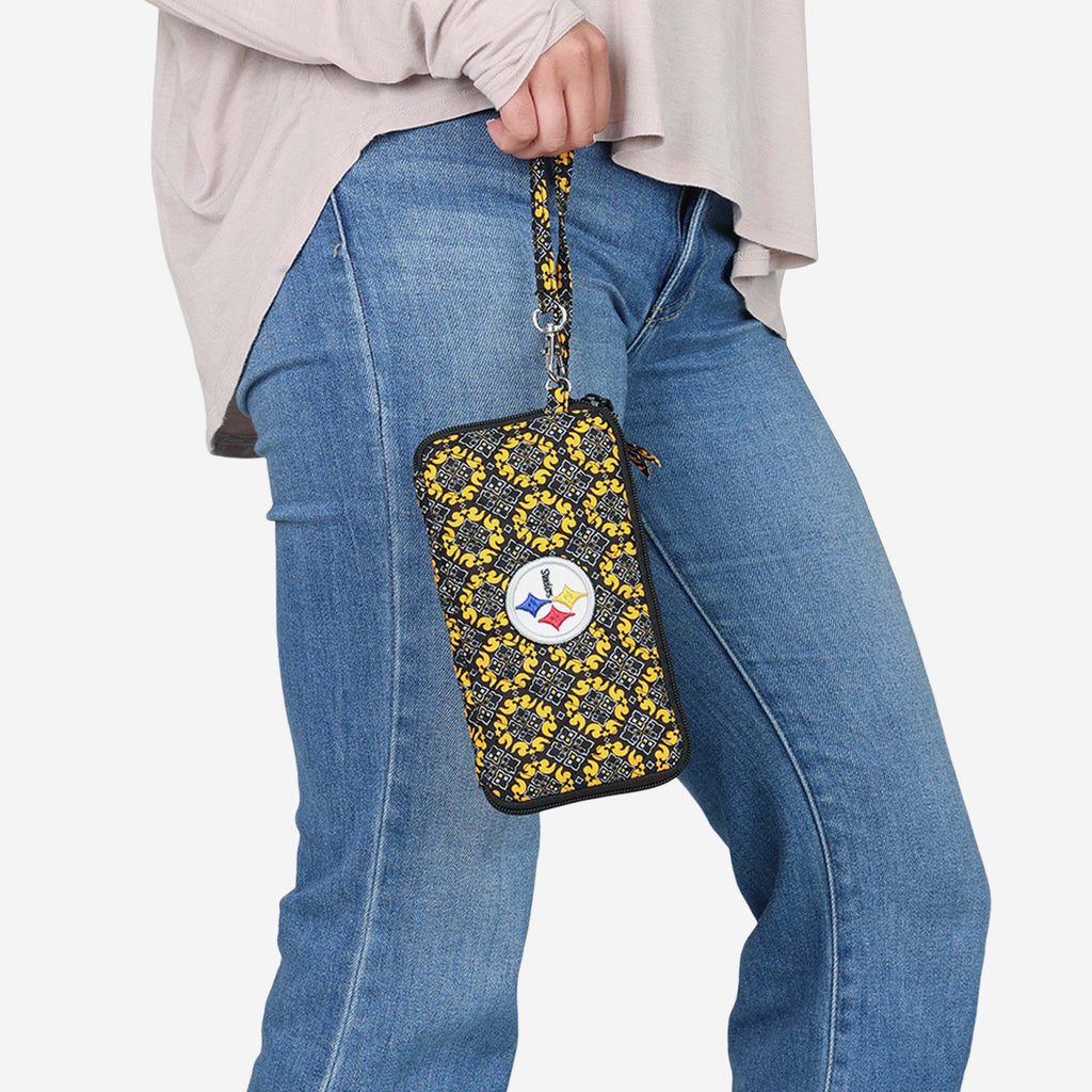 Pittsburgh Steelers Quilted Printed Wristlet FOCO