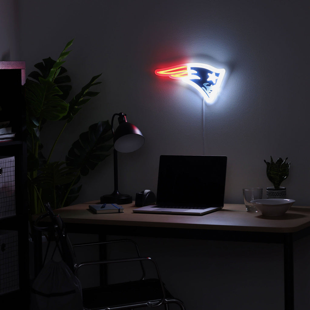 New England Patriots LED Neon Light Up Team Logo Sign FOCO