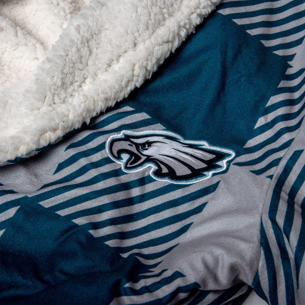 Philadelphia Eagles Lounge Life Reversible Robe FOCO